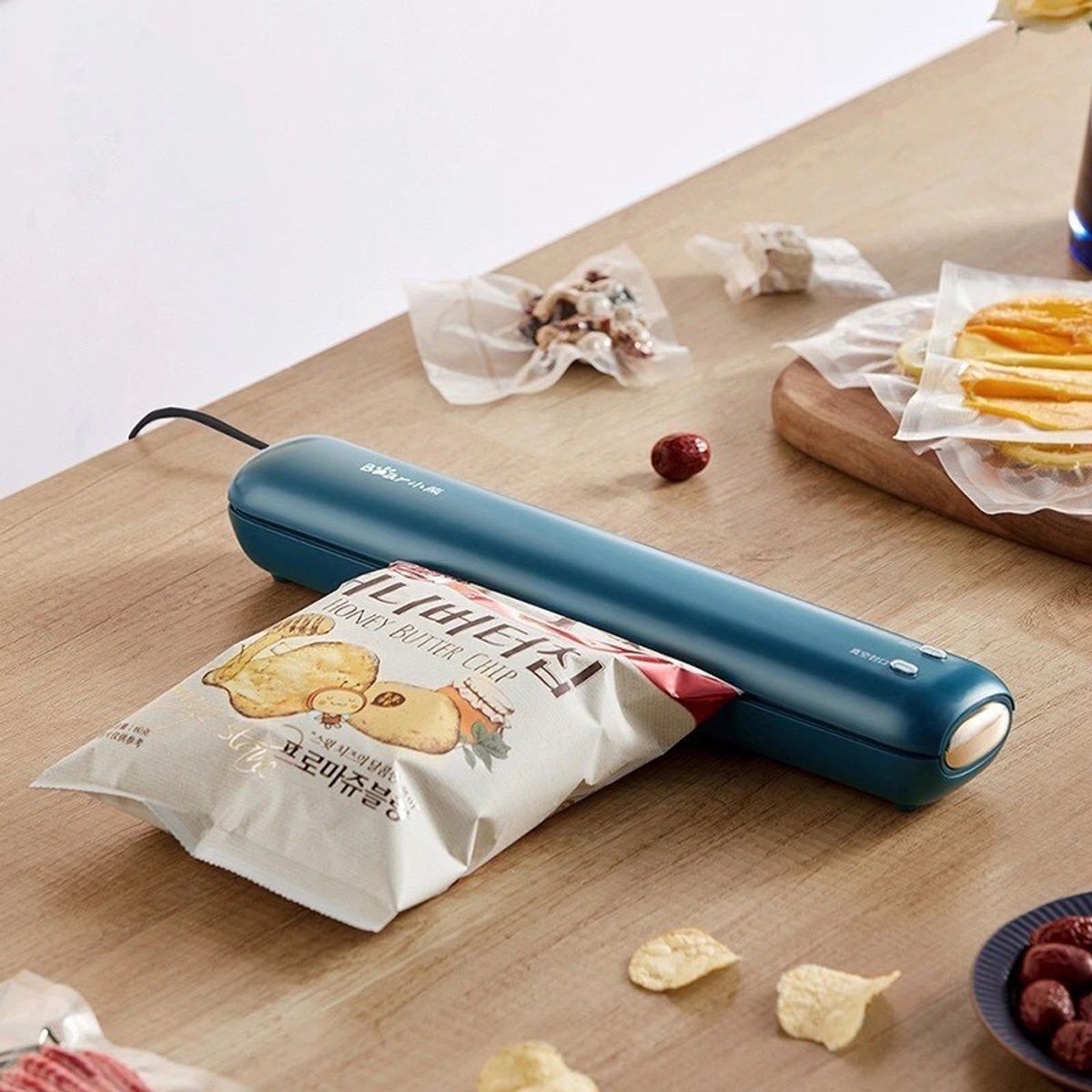 Máy Hút Chân Không Và Hàn Miệng Túi Bear Chính Hãng Model: FKJ-C01E1 ...