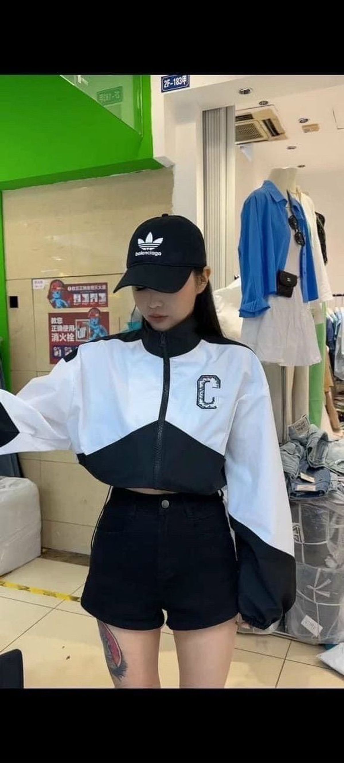 Áo Khoác Dù Nữ Croptop Họa Tiết In Chữ Nổi CELNIE Có Dây Rút Phối Màu ...