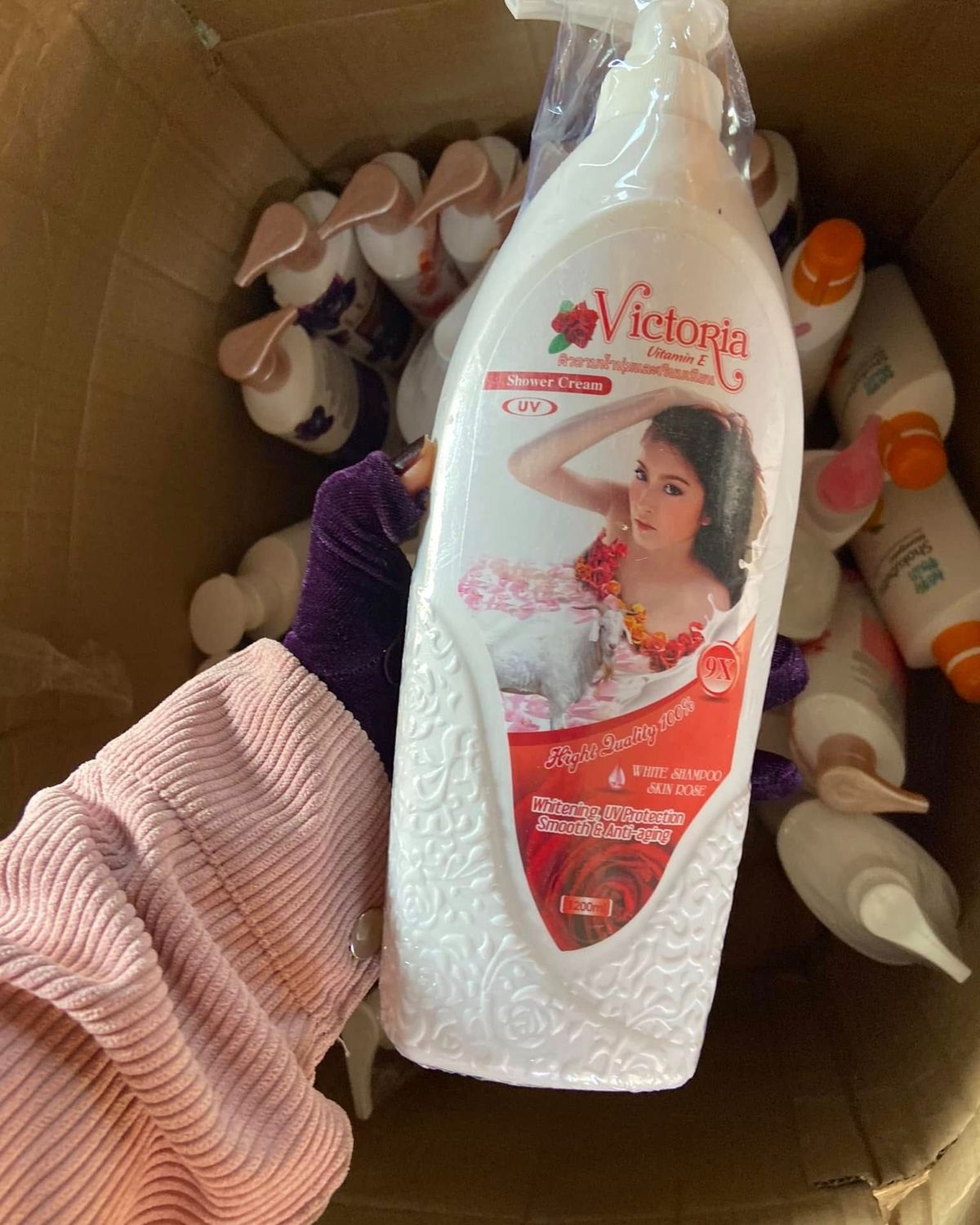 Sữa Tắm Dê Hoa Hồng Anemones Victoria Shower Cream UV 9x 1200ml giá sỉ ...